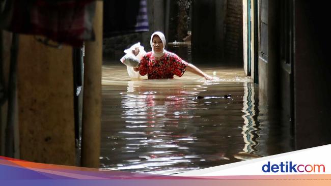 14 RT di Jakarta Masih Kebanjiran Siang Ini, Ketinggian Air Capai 70 Cm