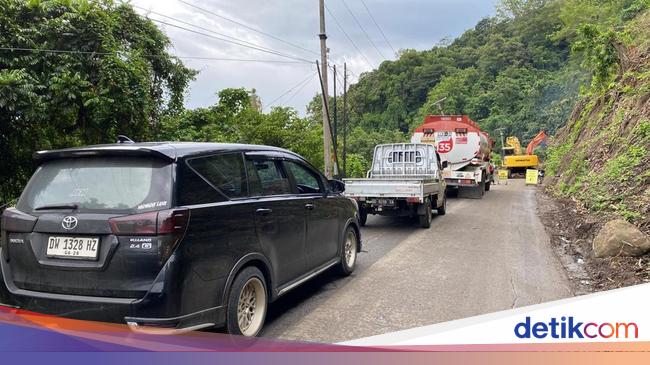 Jalur Maros-Bone di Camba Ditutup, Pengendara Terjebak Macet di Tompo ...
