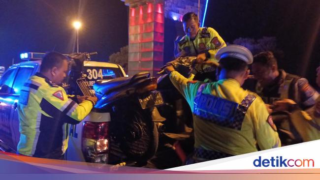 Razia Balap Liar di Perbatasan Lamongan-Gresik, 14 Motor Diangkut Polisi