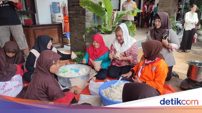 Walkot Semarang Cek Distribusi Makanan di Dapur Umum untuk Korban Banjir