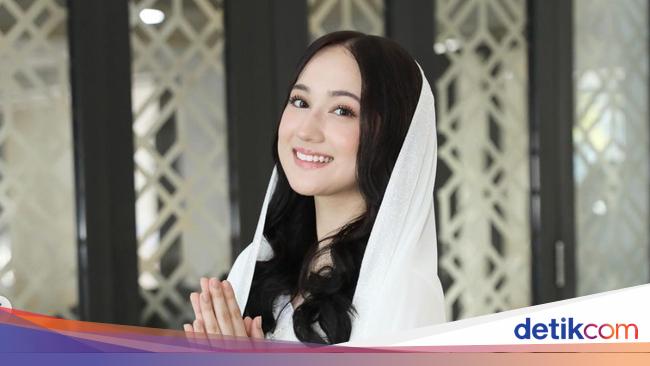 7 Foto Laura Moane Pacar Al Ghazali Tampil Berkerudung, Cantiknya Bikin Adem