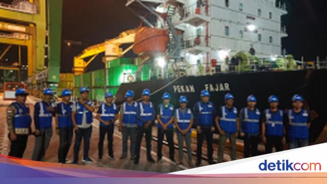 Gakkum KLHK Amankan 55 Kontainer Kayu Ilegal asal Kaltim di Surabaya