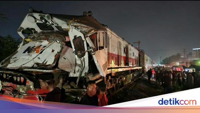KAI Turunkan Lokomotif Penolong Evakuasi Penumpang Usai Tragedi Tabrak Truk Mogok
