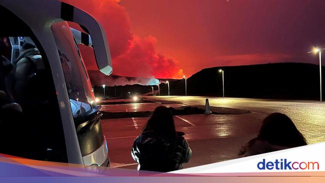Potret Langit Oranye di Islandia Akibat Gunung Meletus
