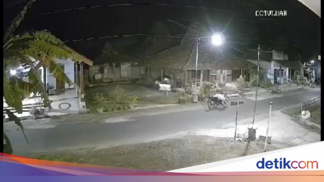 Beras Mahal, Maling di Ponorogo Terekam CCTV Curi Gabah Warga