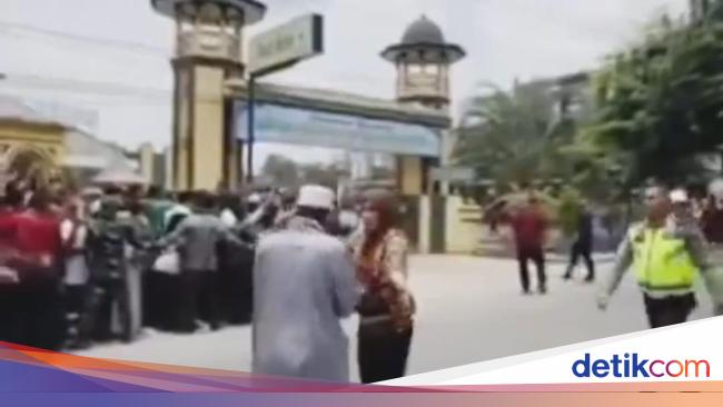 Heboh Kakek Meninggal Usai Dihadang Masuk Masjid saat Kunker Jokowi