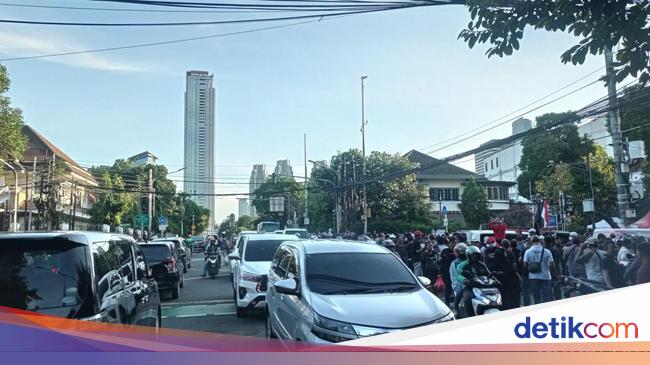 Lalin Sekitar Gedung KPU Macet Imbas Aksi Demonstrasi