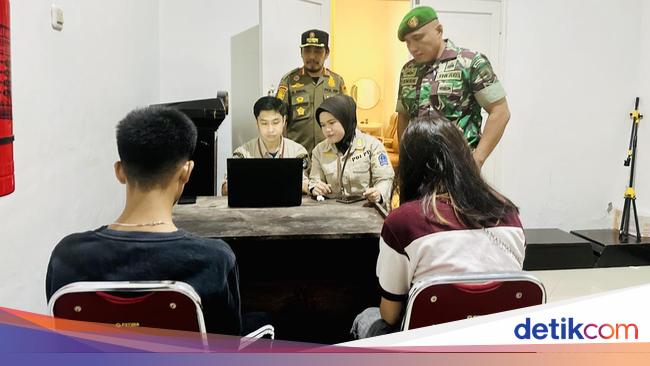 Sejoli Berpelukan di Bawah Tugu JK Bone Saat Malam Ramadan Diamankan