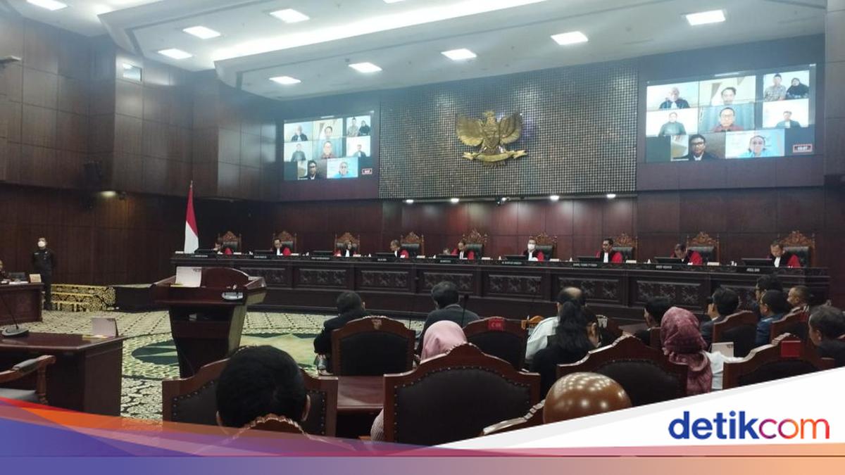 MK Tolak Gugatan yang Minta Warga Bisa Ajukan Pembubaran Parpol Korup