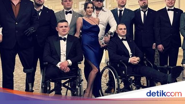 Galang Dana, Bintang Dewasa Ini Pemotretan Bareng Mantan Militer Difabel