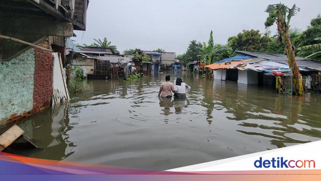 9 RT di Jakarta Barat Masih Kebanjiran, Ketinggian hingga 60 Cm