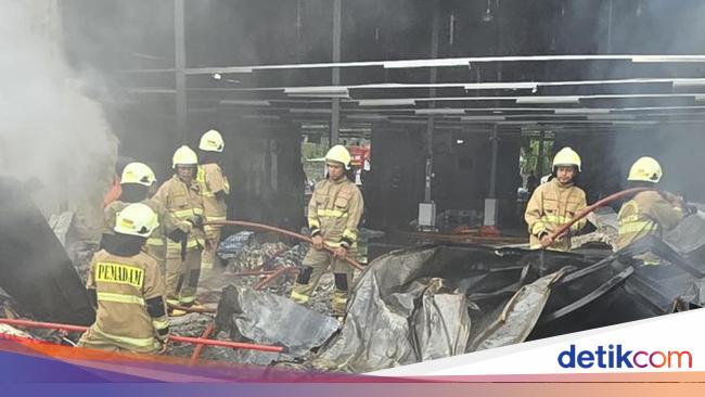 Pemadaman Api di Gudang Ekspedisi Jakbar Selesai, Begini Kondisinya
