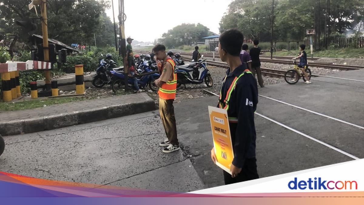 Cerita Edan Sepur, Edukasi Pengendara Nakal di Perlintasan Kereta