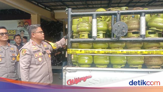 Polisi Bongkar Aksi Empat Sekawan Pengoplos Gas LPG 3 Kg di Indramayu