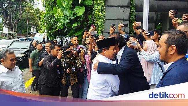 Beda Perlakuan Surya Paloh Sambut Prabowo dan Anies di NasDem Tower Beda Perlakuan Surya Paloh Sambut Prabowo dan Anies di NasDem Tower