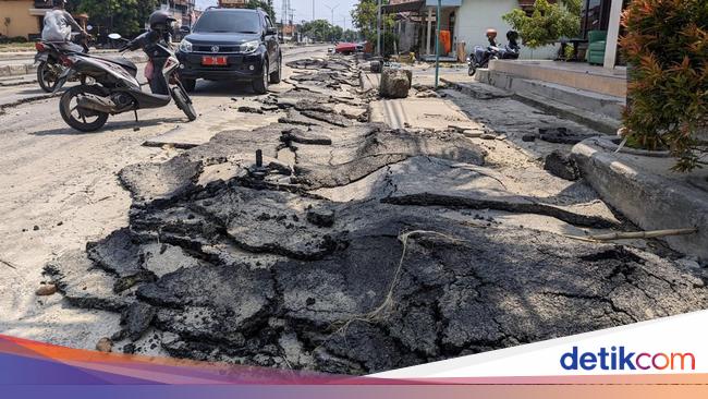 Banjir Pantura Karanganyar Demak Surut Aspal Mengelupas Jadi Tumpukan