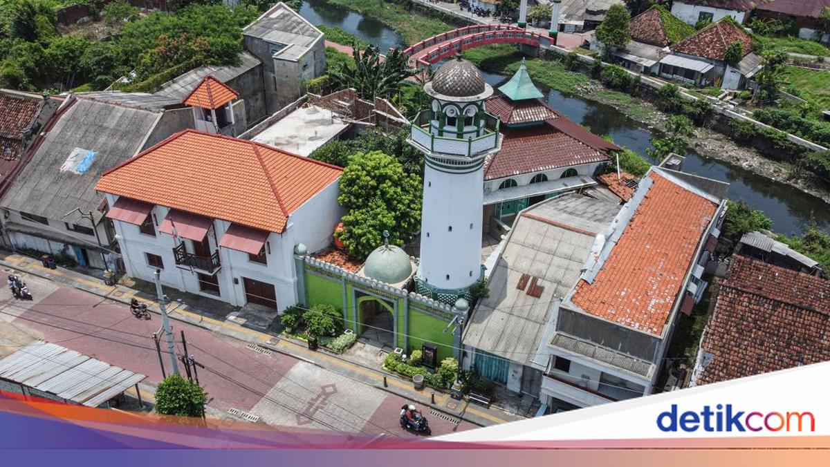 Mengenal Cagar Budaya Masjid Menara Layur di Semarang