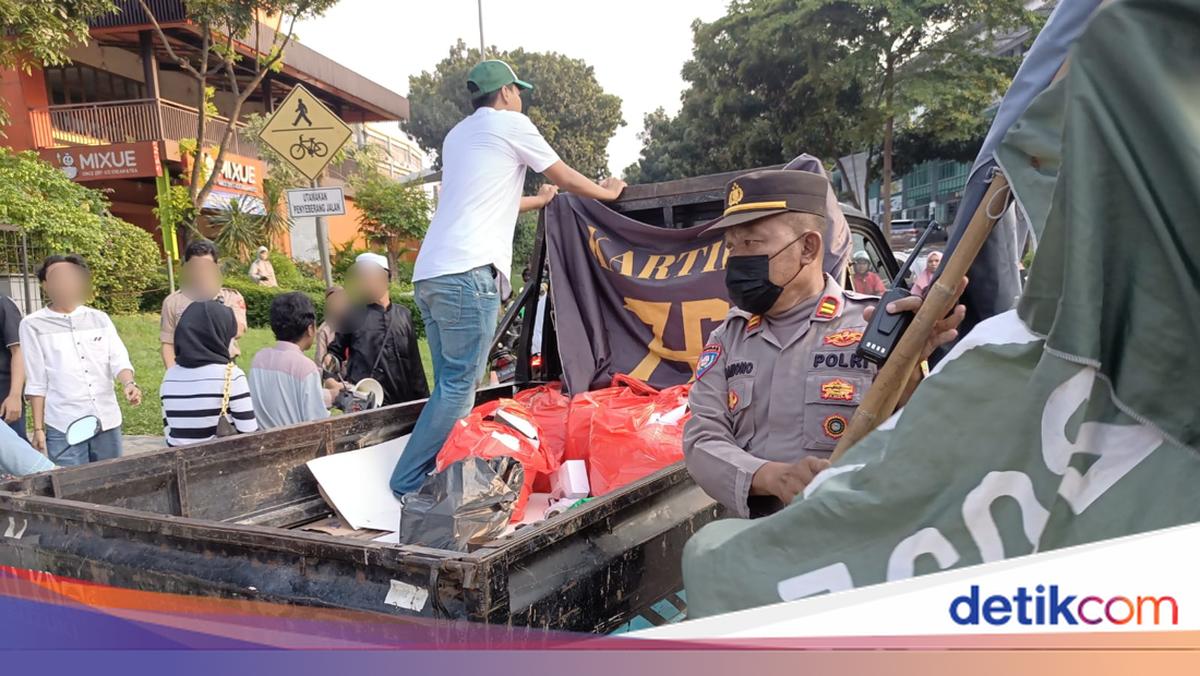 Polisi Bubarkan Konvoi Pelajar Bermotor Tak Berhelm di Bintaro