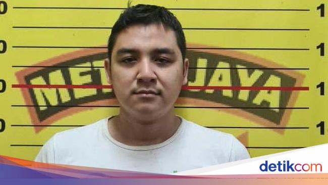 Взгляд «ковбоя» с пистолетом в Южной Джакарте после ареста - nachedeucom