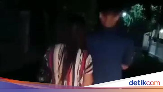 Malunya Pasangan Selingkuh Digerebek Lalu Diarak Warga ke Balai Desa