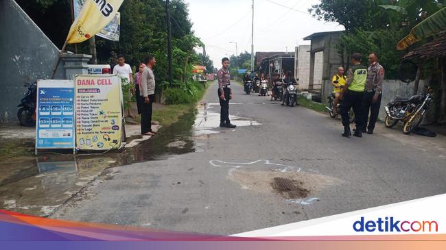 Emak-emak di Mojokerto Tewas Tertabrak Motor Saat Jemput Anak Pulang ... Emak-emak di Mojokerto Tewas Tertabrak Motor Saat Jemput Anak Pulang ...