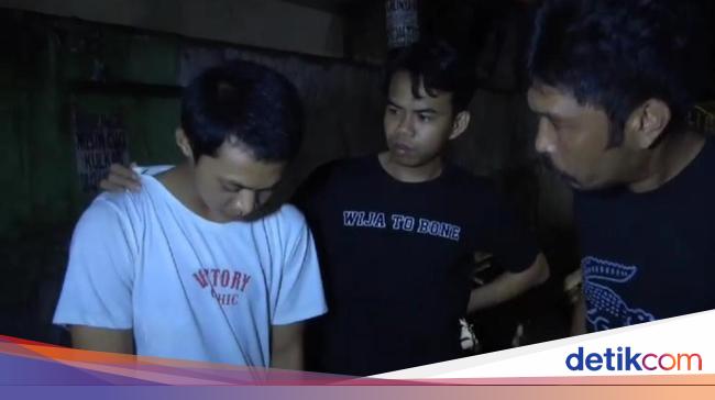 Pria Pengeroyok Mahasiwa Usai Tak Diberi Rokok di Makassar Ditangkap, 1 ... Pria Pengeroyok Mahasiwa Usai Tak Diberi Rokok di Makassar Ditangkap, 1 ...