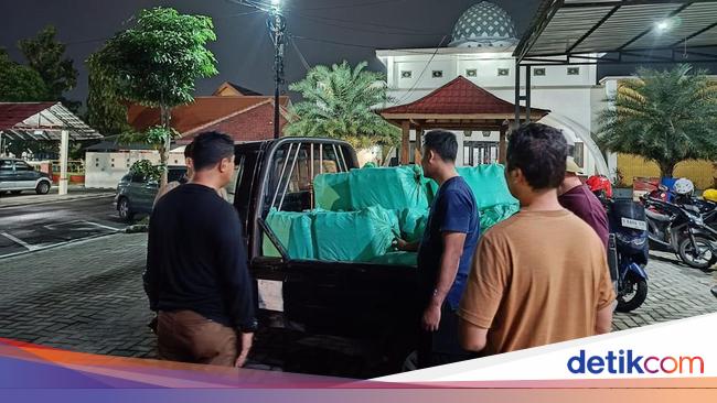 Tim Saber Miras Ringkus 7 Pedagang di Jombang, Sita 1.650 Botol ...