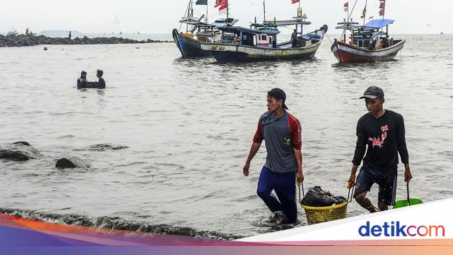 Sedimentasi Bikin Kapal Nelayan Sulit Bersandar di Teluk Labuan
