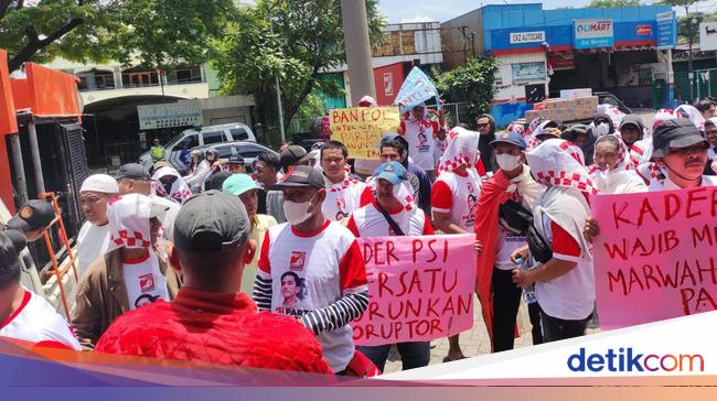 Ketua PSI Surabaya Didemo Kader Buntut Dugaan Korupsi Dana Banpol