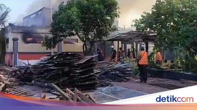 Bangunan Lapas Kerobokan Terbakar, Begini Kondisi Para Napi Bangunan Lapas Kerobokan Terbakar, Begini Kondisi Para Napi