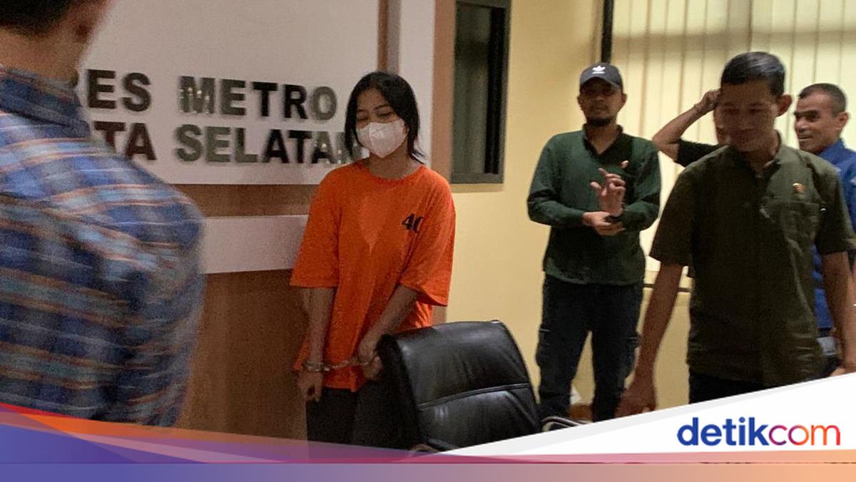 Mahasiswi Tipu-tipu Tiket Coldplay Juga Dilaporkan soal Penipuan Umrah