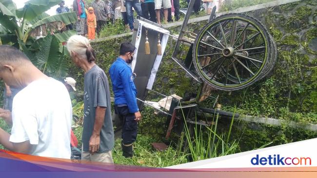 Penampakan Andong dan Kuda Nyemplung Parit 3 Meter di Potorono Bantul