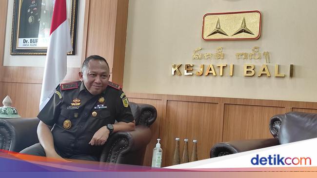 Eks Pejabat MA Dibawa ke Kejagung Terkait Kasus Hakim Pembebas Ronald ... Eks Pejabat MA Dibawa ke Kejagung Terkait Kasus Hakim Pembebas Ronald ...