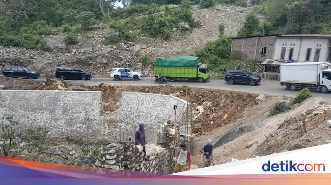 Ada Truk Mogok di Camba, Jalan Poros Maros-Bone Macet 1 Kilometer Siang Ini