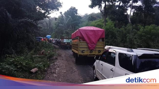 10 Jam Poros Maros-Bone Macet gegara Truk Mogok, Buka Tutup Jalan Diterapkan