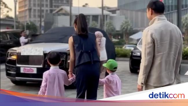 Segini Pajak Rolls-Royce Kado Ultah dari Harvey Moeis buat Sandra Dewi