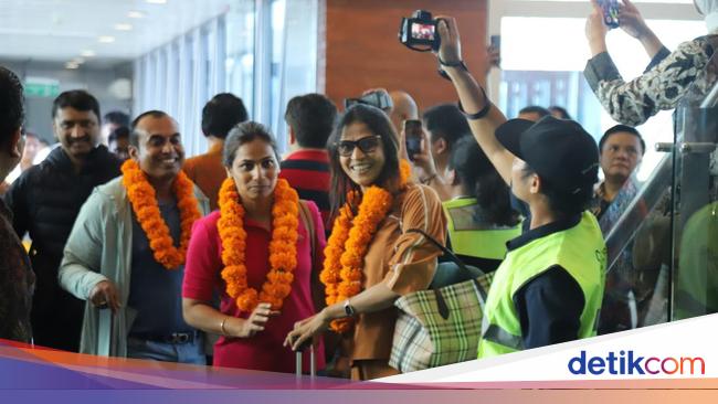 Bawa 183 Penumpang dari India, IndiGo Airlines Mendarat Perdana di ...