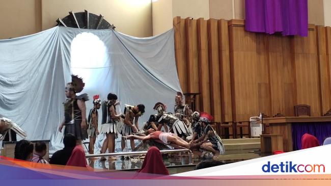 Melihat Tradisi Tablo saat Jumat Agung di Gereja Santo Yeseph Palembang