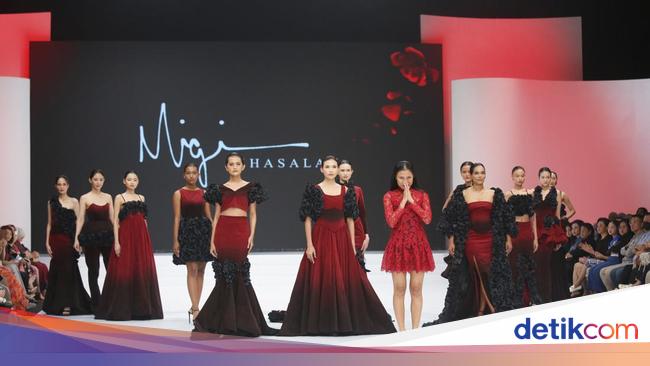 Desainer Migi Rihasalay Luncurkan Koleksi Baru di IFW 2024