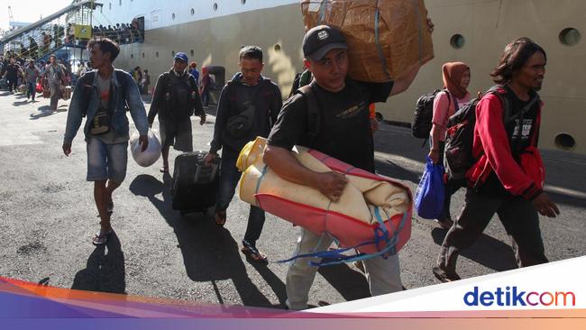 Pelabuhan Tanjung Perak Surabaya Mulai Dipadati Penumpang