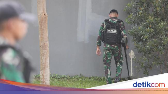 TNI Minta Warga Lapor Jika Lihat Selongsong Usai Gudang Amunisi Terbakar TNI Minta Warga Lapor Jika Lihat Selongsong Usai Gudang Amunisi Terbakar