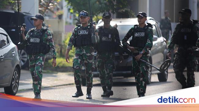 Momen Tim Jihandak Sisir Perumahan Radius 1 Km dari Gudang Amunisi