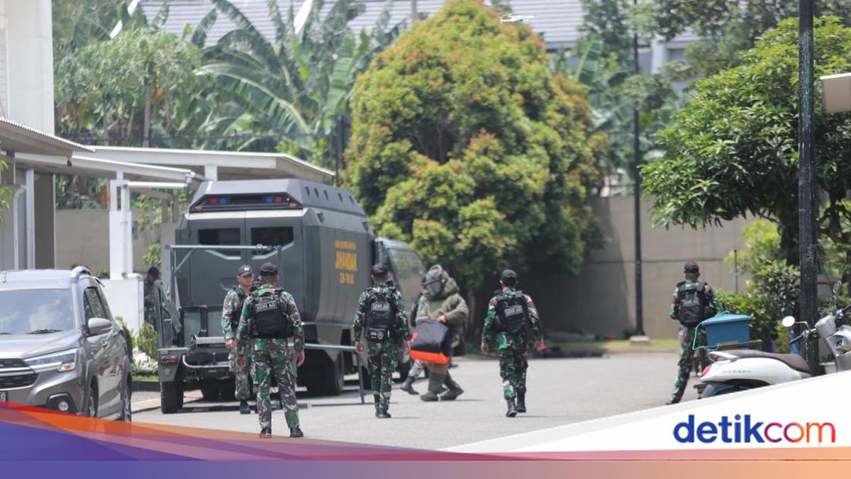 Tim Jihandak Masih Sisir Perumahan Dekat Gudang Amunisi yang Terbakar