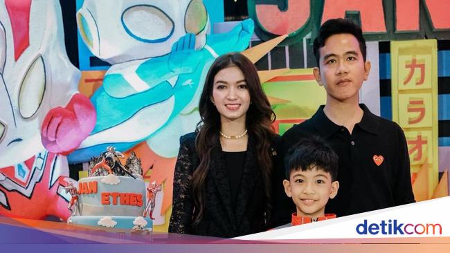Jan Ethes Ultah ke-8, Gibran Rakabuming-Selvi Ananda Pakai Busana Serba ... Jan Ethes Ultah ke-8, Gibran Rakabuming-Selvi Ananda Pakai Busana Serba ...