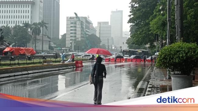 Ada Demo di Patung Kuda, Jalan Merdeka Barat Menuju Istana Jakarta Ditutup
