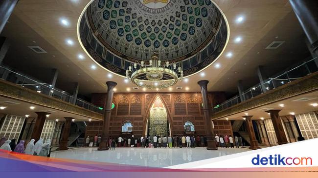 Mewahnya Masjid Darussalam Mojokerto Berusia 131 Tahun, 1 Pilar Rp 600 Juta