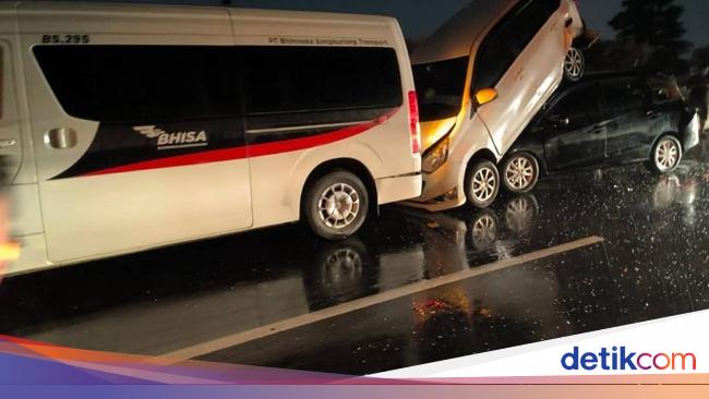 Tiga Kendaraan Terlibat Tabrakan Beruntun di Tol Padaleunyi KM 146