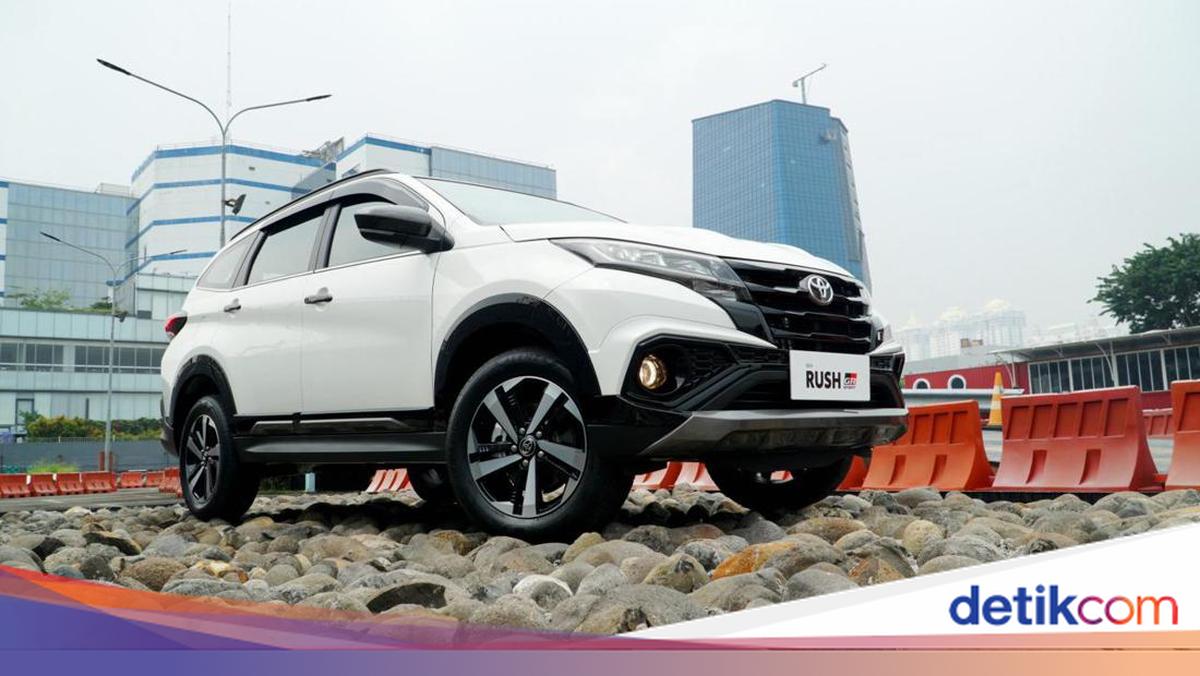 Tampang Kembar, Segini Beda Harga Toyota Rush dan Daihatsu Terios