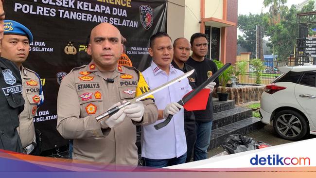 Pedang yang Dipakai Wanita Bunuh Penjaga Toko Bertulis Baton Sword