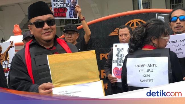 Suntik Moral Hakim MK, Massa di Jogja Kirimkan Rompi 'Antipeluru'